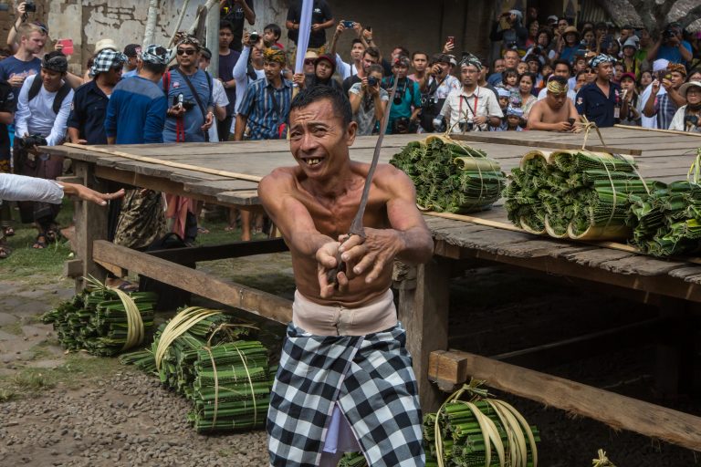 Mekare-kare - Tenganan, Bali - Duniart - Photography and Blog by Toine ...