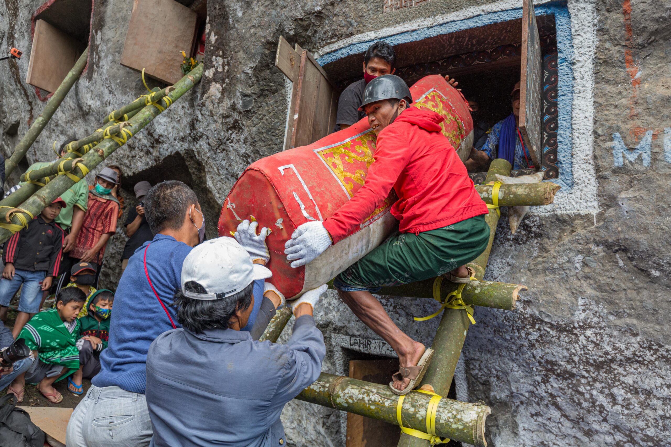 Ma'nene' Ritual - Tana Toraja, Sulawesi - Duniart - Photography and ...
