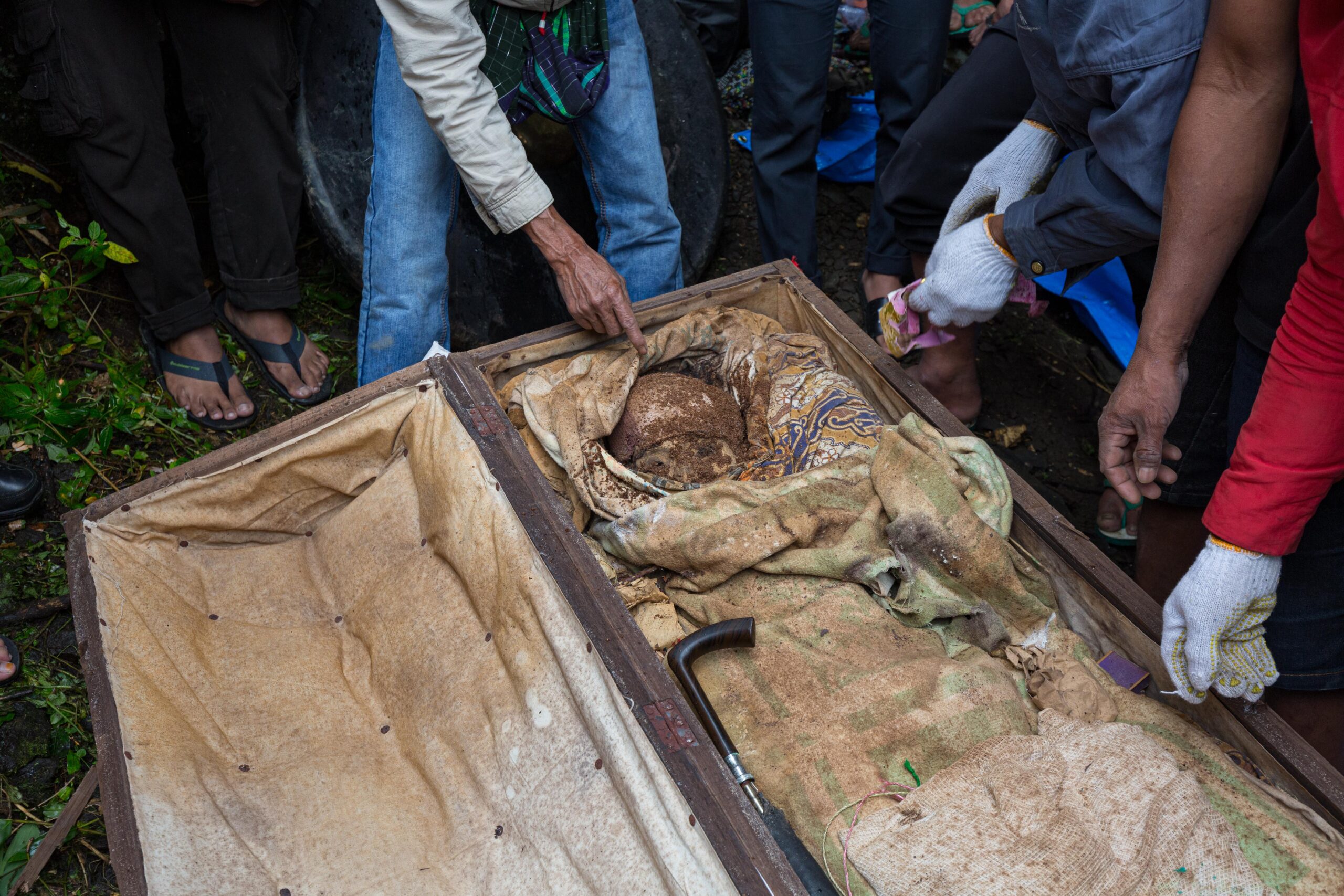 Ma'nene' Ritual - Tana Toraja, Sulawesi - Duniart - Photography and ...