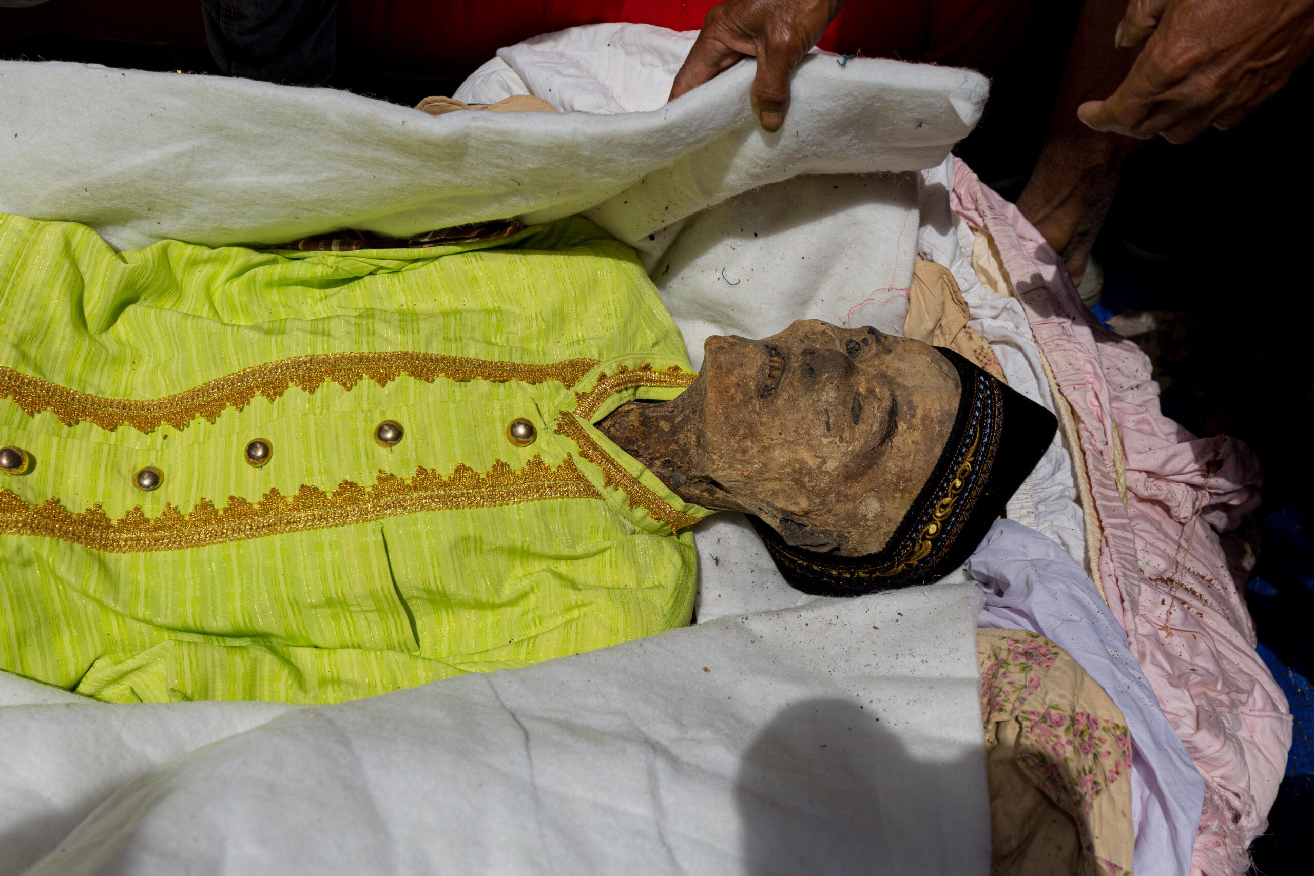 Ma'nene' Ritual - Tana Toraja, Sulawesi - Duniart - Photography and ...